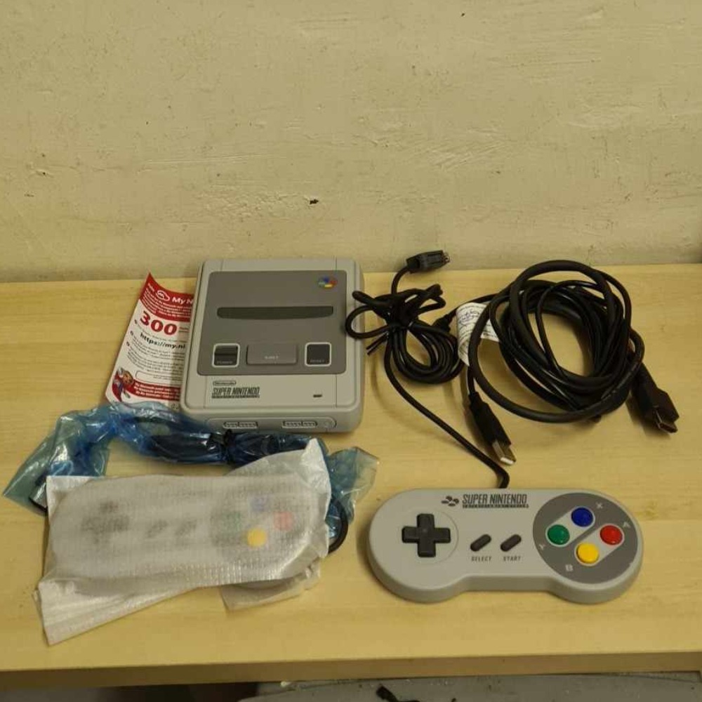 Used nintendo snes mini Nintendo SNES Classic Mini Home Console - White ...